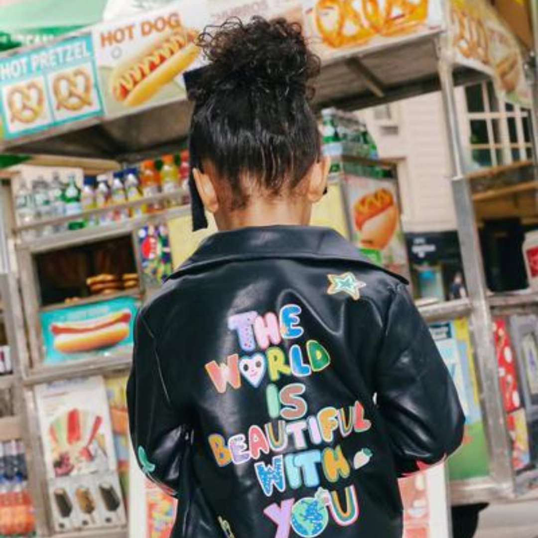 Lola and the boys – Happily Grey